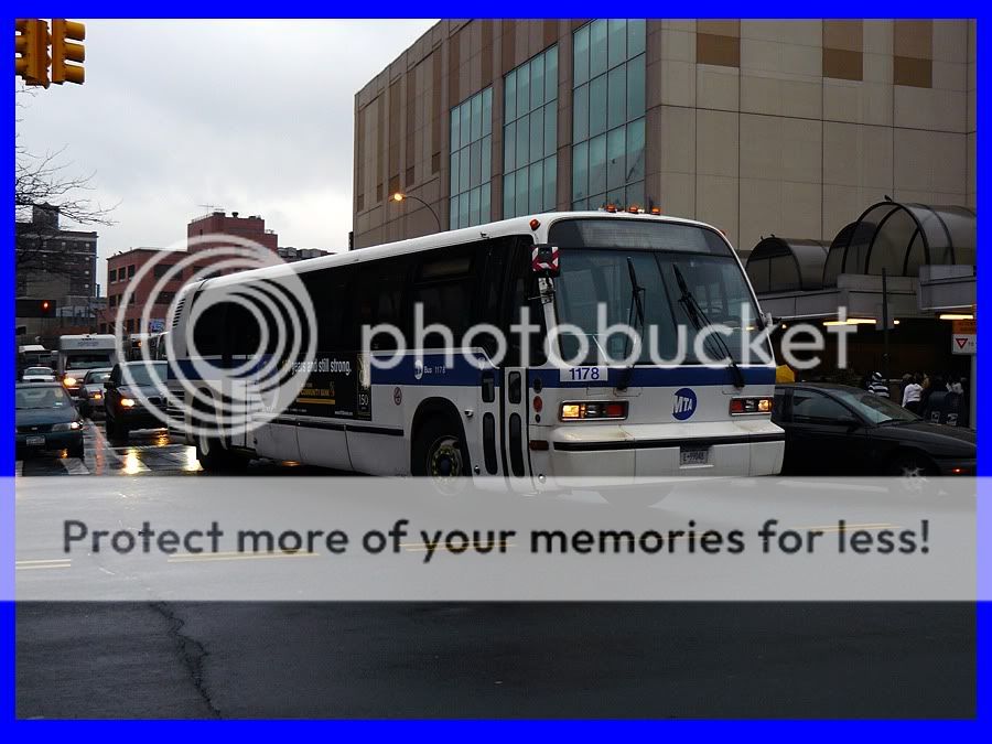 Q111 Bus Is Ready To Turn Photo by bmzl4175 | Photobucket